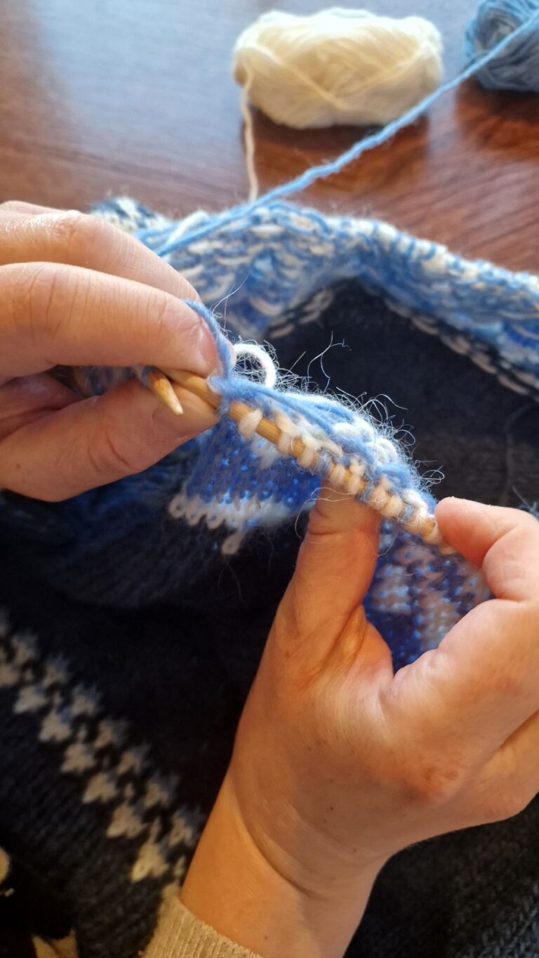 How to Change Colors in Knitting – Happy Homeschooling